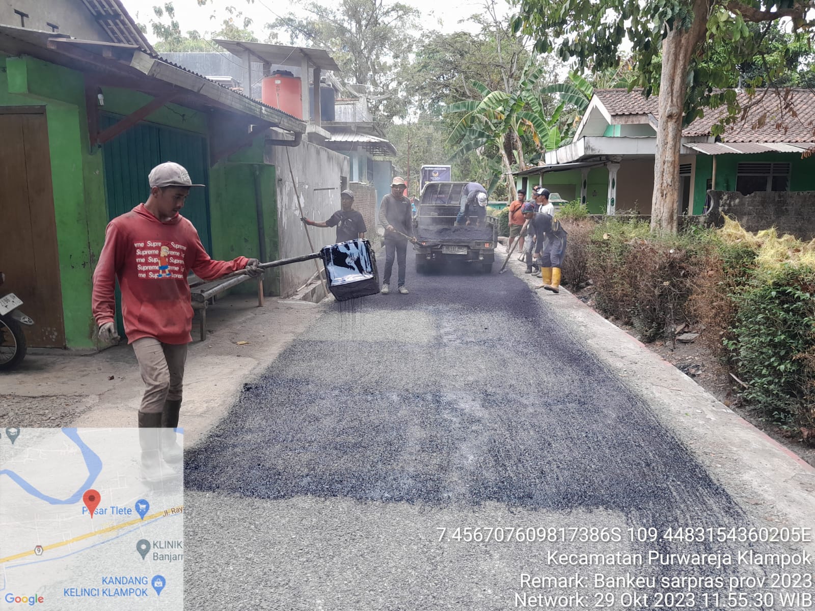 AKSELERASI INFRASTRUKTUR : PENGASPALAN JALAN DESA DUSUN KEMANGUNAN DAN ...
